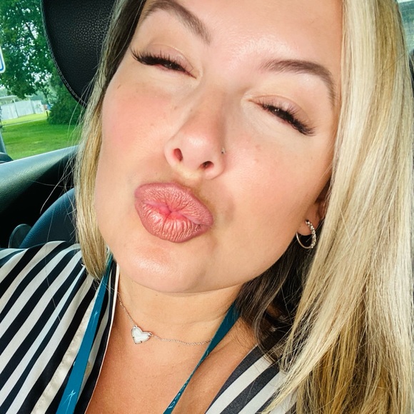 Alexis' Closet (@lexiday18) | Poshmark